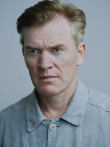 Richard Dillane - Seriebox